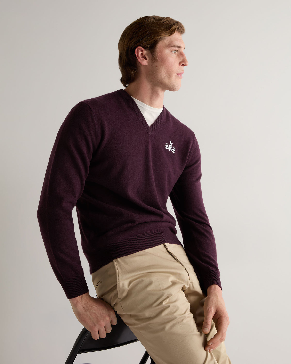 007 Logo V Neck Cashmere Jumper Plum Purple | N.Peal