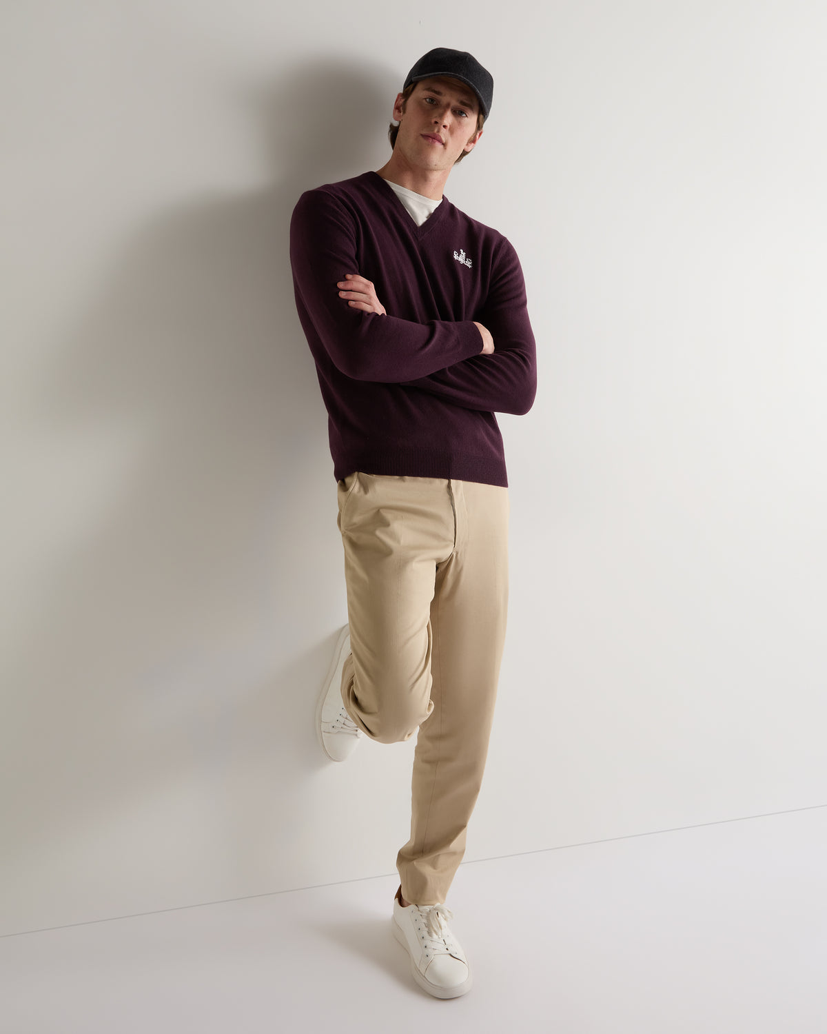 007 Logo V Neck Cashmere Jumper Plum Purple | N.Peal