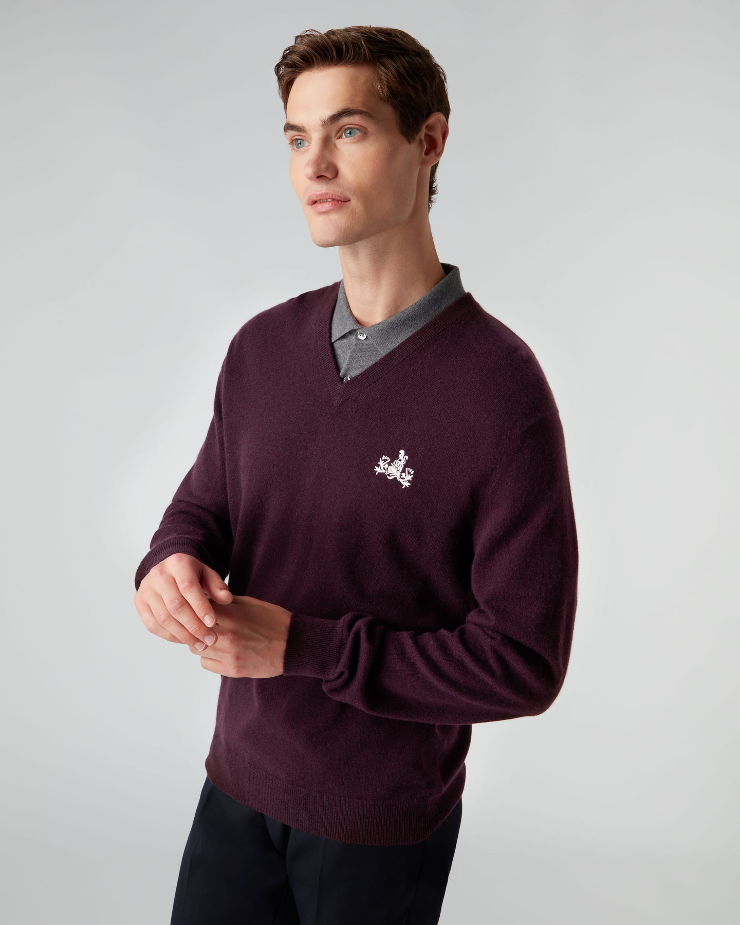 007 Logo V Neck Cashmere Jumper Plum Purple | N.Peal